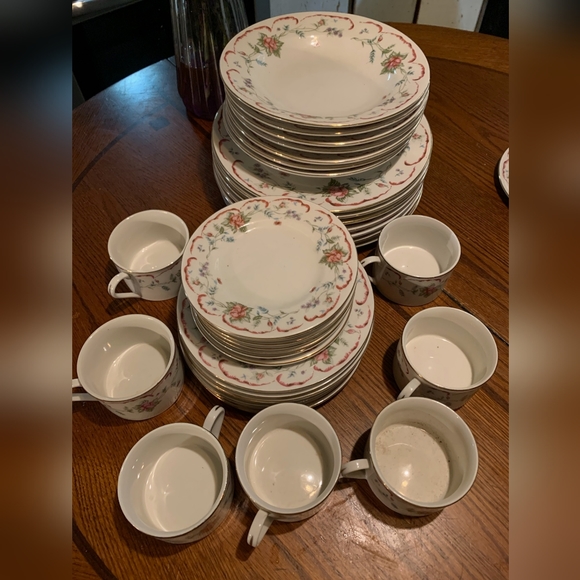 Tabletop | Dining | 8 Place Setting China Shades Of Pink Roses With ...